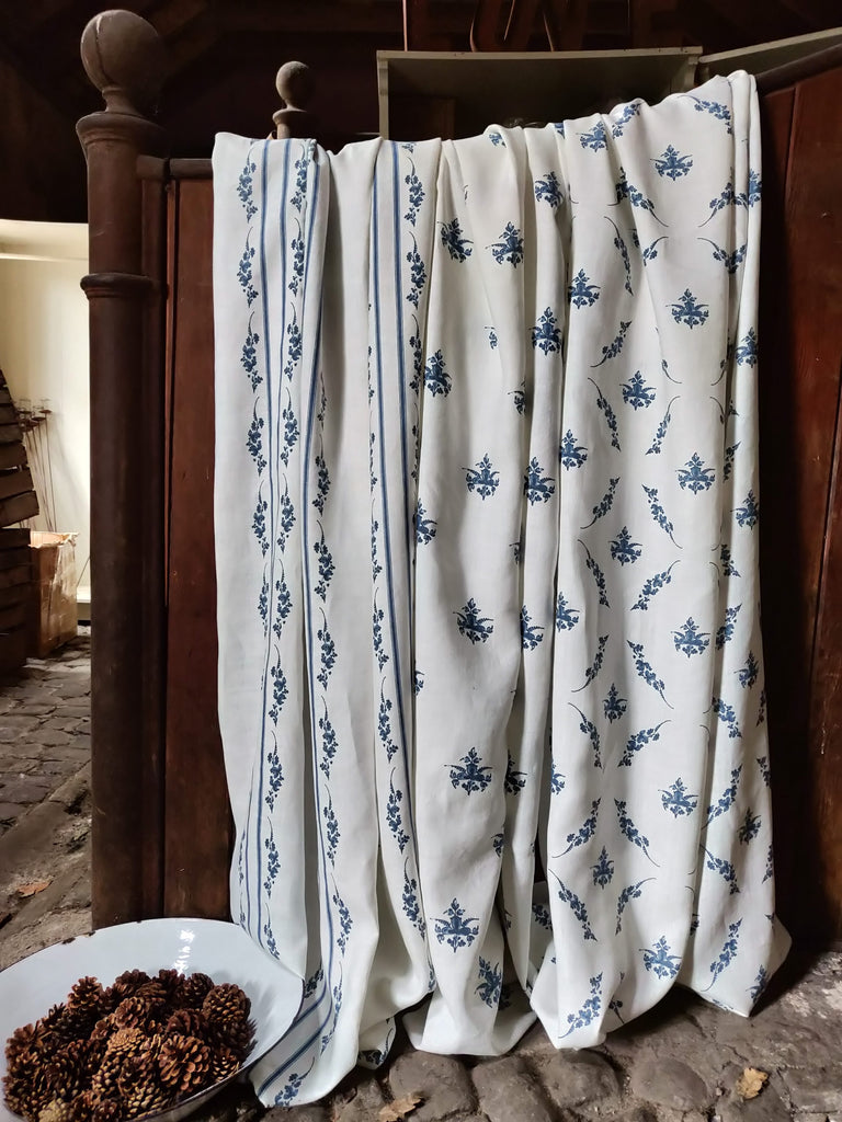 Trifolium Clover Linen / Midnight on Ivory – Inchyra